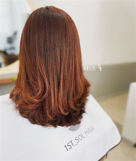 율하 퍼스트솔헤어 제가 생각하는 컷트란 모발을 잘라내는게 아니라 이쁘게 남겨드리는거라 생각해요 기존 파마를 이쁘게 남겨드리기위해 컷트를 하고 필요한 시술만 권유합니다