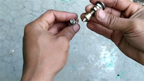 Review Alat Pembuka Pentil Dop Alat Kecil Yang Sangat Berguna Review Alat Buka Pentil Ban