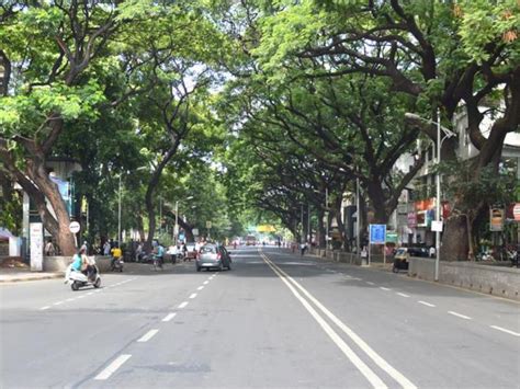 आजपर्यंत एकही खड्डा न पडलेल्या पुण्यातील जंगली महाराज रस्त्याचे