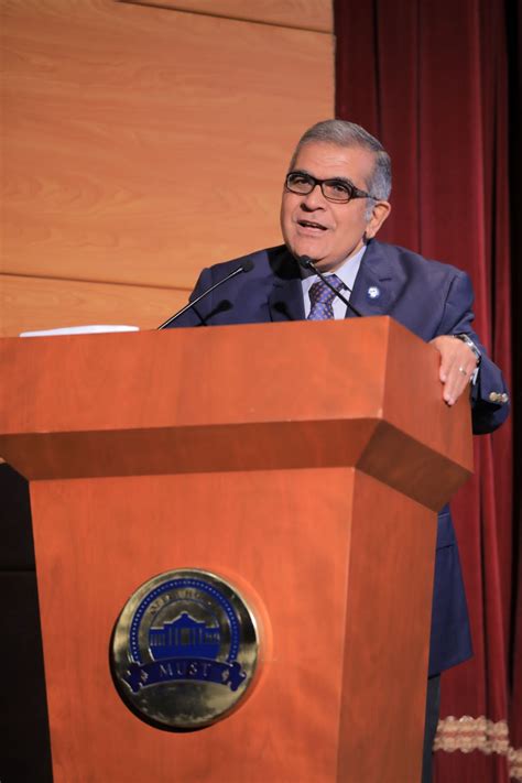 بالصور جامعة مصر للعلوم والتكنولوجيا تنظم حفلاً مبهرا لتخريج دفعة