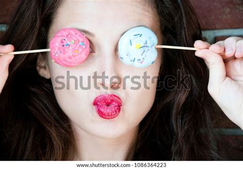 1 色情 吃东西 图片、库存照片和矢量图 Shutterstock