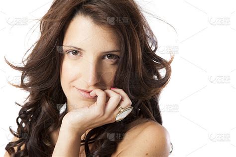时尚的年轻女性