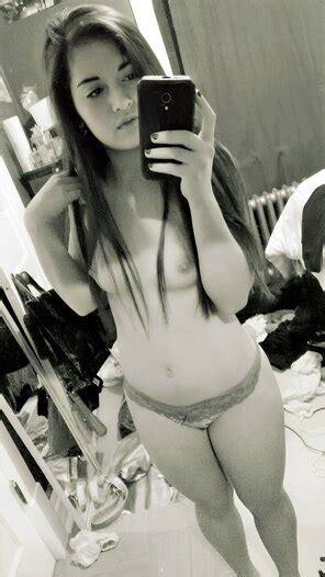 Amateur Nudes And Selfies Older Pics Have Been Repaired Photo