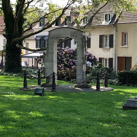 Les Vestiges Du ChÂteau De Roissy En France Ce Quil Faut Savoir Pour