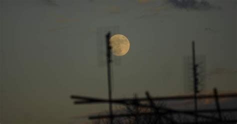 ΠΕΡΙΒΑΛΛΟΝΤΙΚΕΣ ΕΥΑΙΣΘΗΣΙΕΣ του 1ου Γυμνασίου Δράμας Η Σελήνη έχει ηλικία 4 51 δισεκατομμυρίων