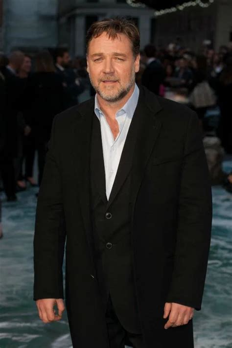 Russell Crowe Talks Problem Of Filming Nude Scenes For Noah Yahoo News Uk