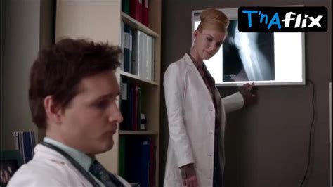 Betty Gilpin Sexy Scene In Nurse Jackie