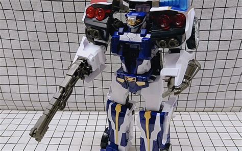 托宝战士正义特警，手枪还可以变形，这是警犬吗？ 小花玩具 小花玩具 哔哩哔哩视频