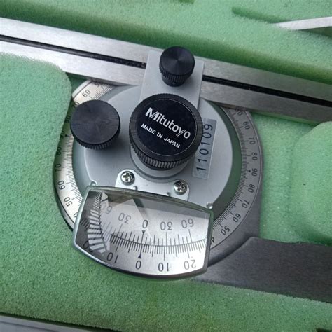 Mitutoyo Universal Bevel Protractor Hobbies And Toys Stationary And Craft Craft Supplies And Tools