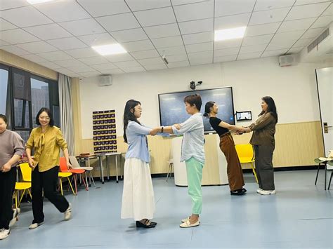 教育戏剧，让教育更有戏——教育学院开展 教育戏剧”专题教师培训 湖北商贸学院教育学院
