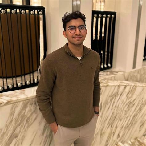 5 Potret Izzat Assegaf Putra Najwa Shihab Yang Baru Ultah Ke 24 Foto 1