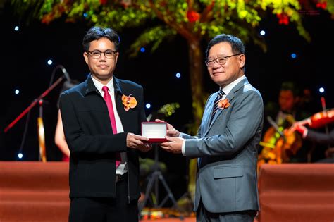 🔹 คณะเภสัชศาสตร์ มหาวิทยาลัยธรรมศาสตร์🔹 🎉 ขอแสดงความยินดีกับคณาจารย์ ที่ได้รับเหรียญรางวัลเชิดชู