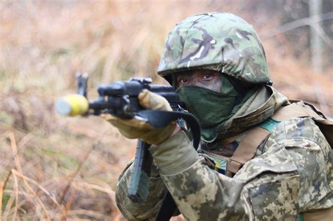 Як українські новобранці проходять підготовку у Великій Британії Фото Україна інфо