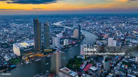 방콕 도시 공중 보기 마천루의 위 태국 방콕에서 차오 파 야 강 위의 공중 전망 0명에 대한 스톡 사진 및 기타 이미지 0명 강 건물 외관 Istock