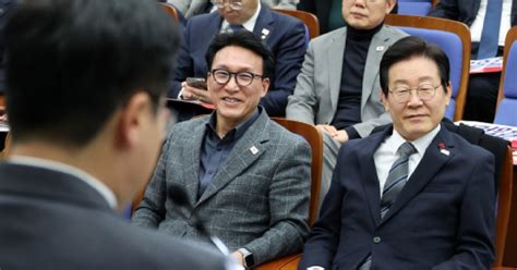 이재명 “예수께서 내란 어둠 몰아내는 국민 곁에 함께 하셨으면”