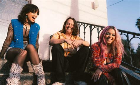 Nieuwe Single Hey Violet Hazy