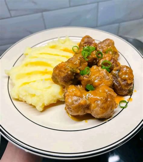 Bn O ️Оройн хоолондоо соустай бөөрөнхий мах хийж идээрэй Орц Машиндсан мах 600гр Өндөг 1ш