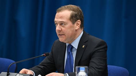 Медведев иска промени в руските закони за да се противодейства на американската конфискацията