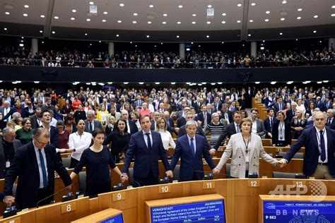 欧州議会、英eu離脱案を承認 議員らが惜別の大合唱 写真10枚 国際ニュース：afpbb News