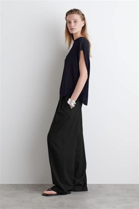 ПЛЕТЕНА ТЕНИСКА С КРЪГЛА КРОЙКА ТЪМНО СИНЬО ЖЕНИ Handm Bg