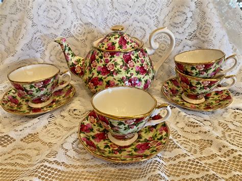 Old Fashioned Teapots