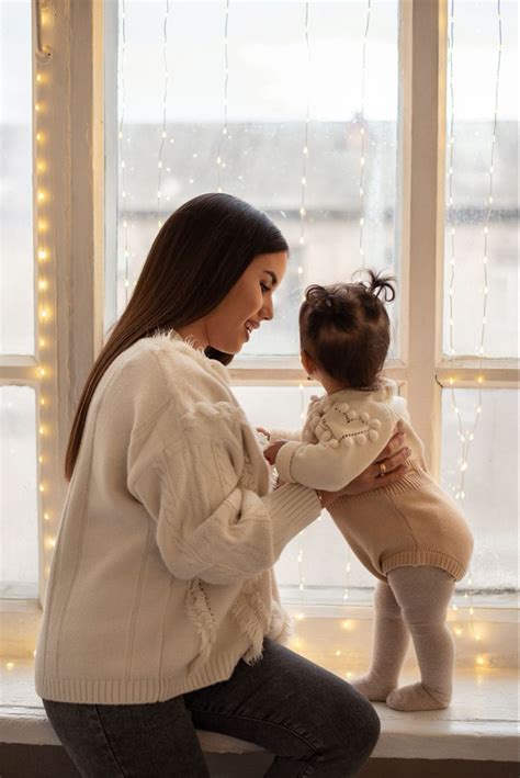 Семейная фотосессия в студии Студийная семейная съёмка Мама и дочка