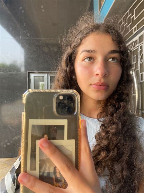 Pin Van Eik Op Curly Hair