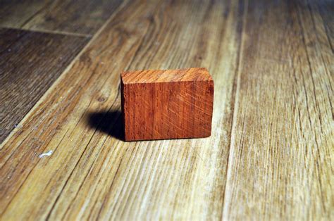 Кулон из дерева и эпоксидной смолы. | Кулон, Смола, Дерево