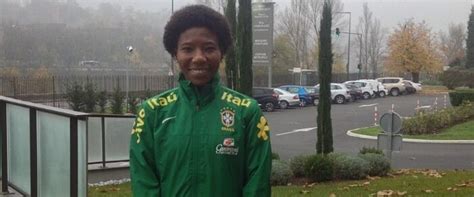 Aos Pretinha Comemora Volta Sele O Brasileira Estad O