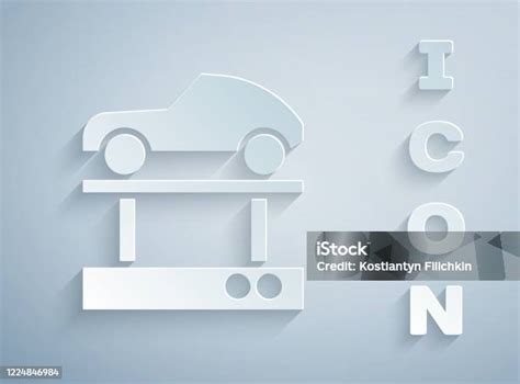 회색 배경에 격리 된 리프트 아이콘에 종이 절단 수리 자동차 하체 서스펜션 휠 및 엔진 수리 종이 아트 스타일입니다 벡터 일러스트레이션 3차원 형태에 대한 스톡 벡터 아트