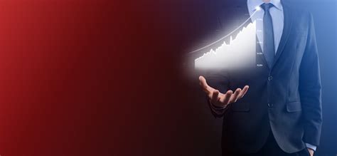 홀로그램 그래프와 주식 시장 통계를 보유한 사업가가 이익을 얻습니다 성장 계획 및 비즈니스 전략의 개념 좋은 경제 양식 디지털 화면의 디스플레이 개념에 대한 스톡 사진 및