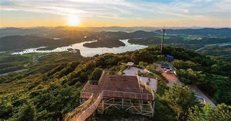 출렁다리 하나 놨을 뿐인데…진천 농다리 일원 방문객 급증