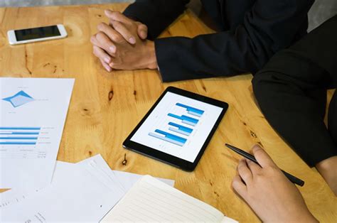 비즈니스 사람들 회의 디자인 아이디어 전문 투자자 프로젝트를 새로운 시작 일 개념입니다 사무실에서 계획 하는 사업 개념에 대한 스톡 사진 및 기타 이미지 Istock