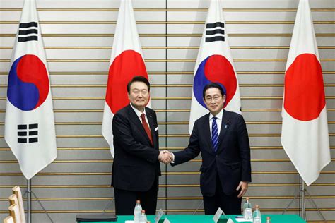 Japan South Korean Leaders Hold Summit In Tokyo The Japan News