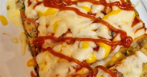 طرز تهیه شام خوشمزه با ترکیب چیپس و سوسیس و تخم مرغ و پنیر با کمک