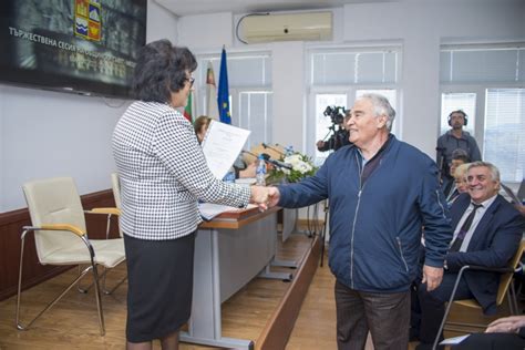 Новоизбраните кметове и общински съветници в община Мездра положиха клетва снимки