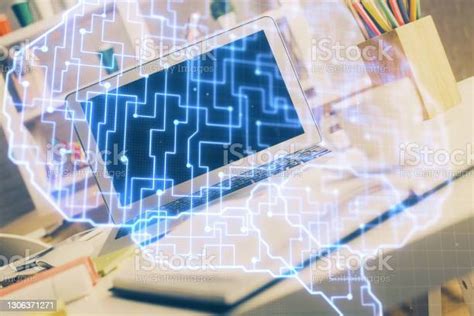 데스크톱 컴퓨터와 인간의 두뇌 그리기 홀로그램의 이중 노출 Ai 컨셉 개념에 대한 스톡 사진 및 기타 이미지 개념 개발