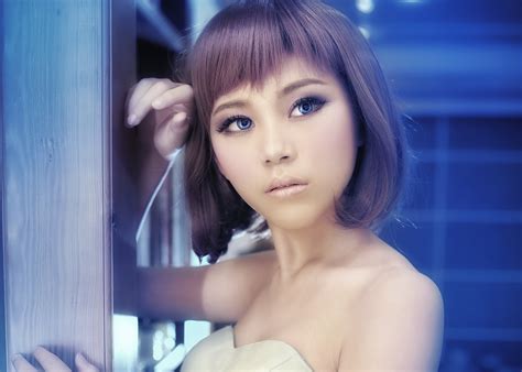 Японка с голубыми глазами 44 фото