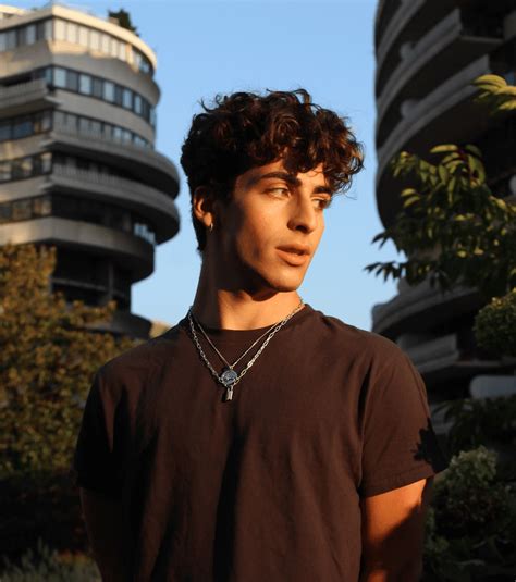 David Evan Ruff Writer For Byrdie