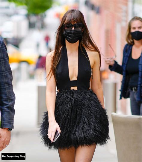 Leggy Dakota Johnson Steps Out In A Revealing Dress In Nyc Photos Pinayflixx Mega Leaks