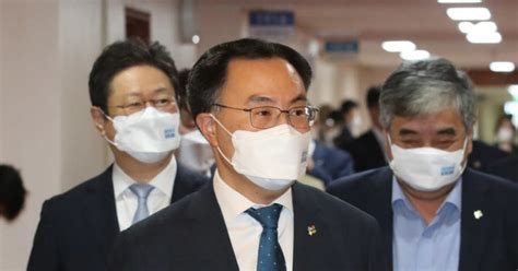 포토 문승욱 산업통상자원부 장관 국무회의 참석