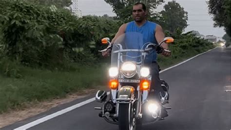 Wwe Wrestler The Great Khali Rides This Powerful Bike Make It Look Like