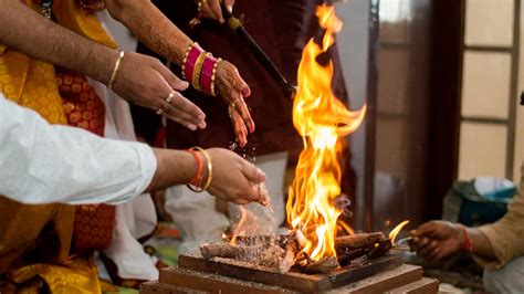 Navratri Hawan Shubh Muhurat 2024 शारदीय नवरात्रि के दिन किस विधि से