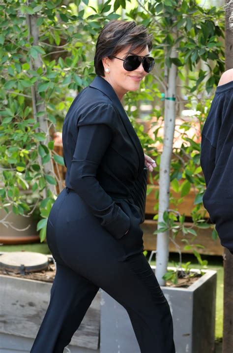 Kris Jenners Bathing Suit Body Looks Insane In Her Latest Selfie