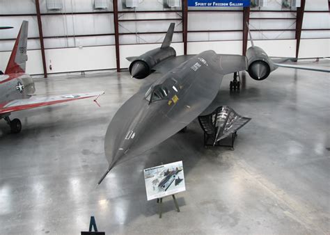Lockheed Skunkworks Nasa Usaf Sr 71 Supersonic Blackbird Pictures