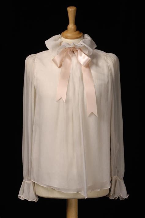 Princess Dianas Engagement Portrait Blouse Could Fetch £79000 At