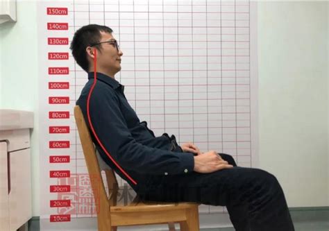 几种常见的错误坐姿，越坐越累，你中招了吗？