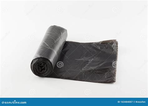 Rollo De Bolsas De Basura Aisladas Sobre Fondo Blanco Imagen De Archivo