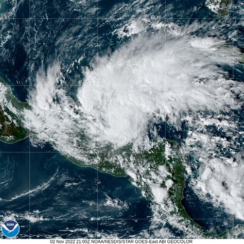 “lisa” Toca Tierra Como Huracán De Categoría Uno En Belice Prevén