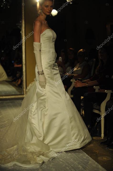 Model During Oleg Cassini Show — Stock Editorial Photo © Fashionstock